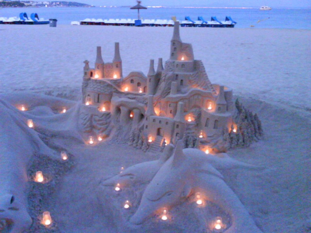 15 Amazing Works of Sand Art - Scoop Empire