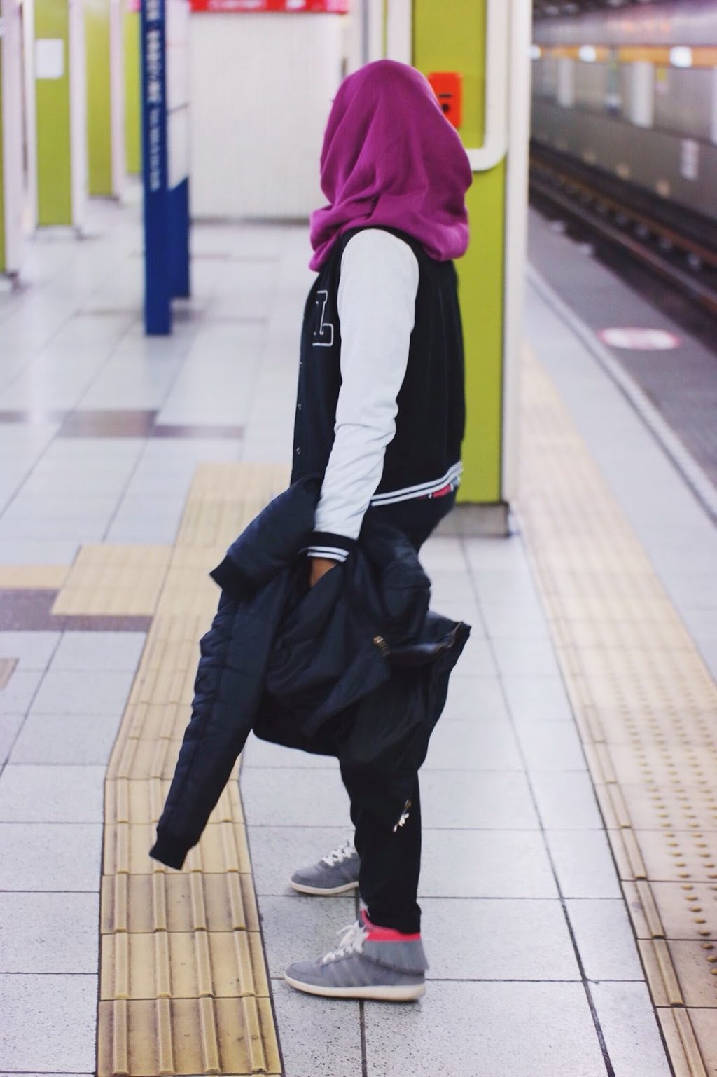 5 Ways of Pulling Off Your Varsity Jacket with a Hijab - Scoop Empire